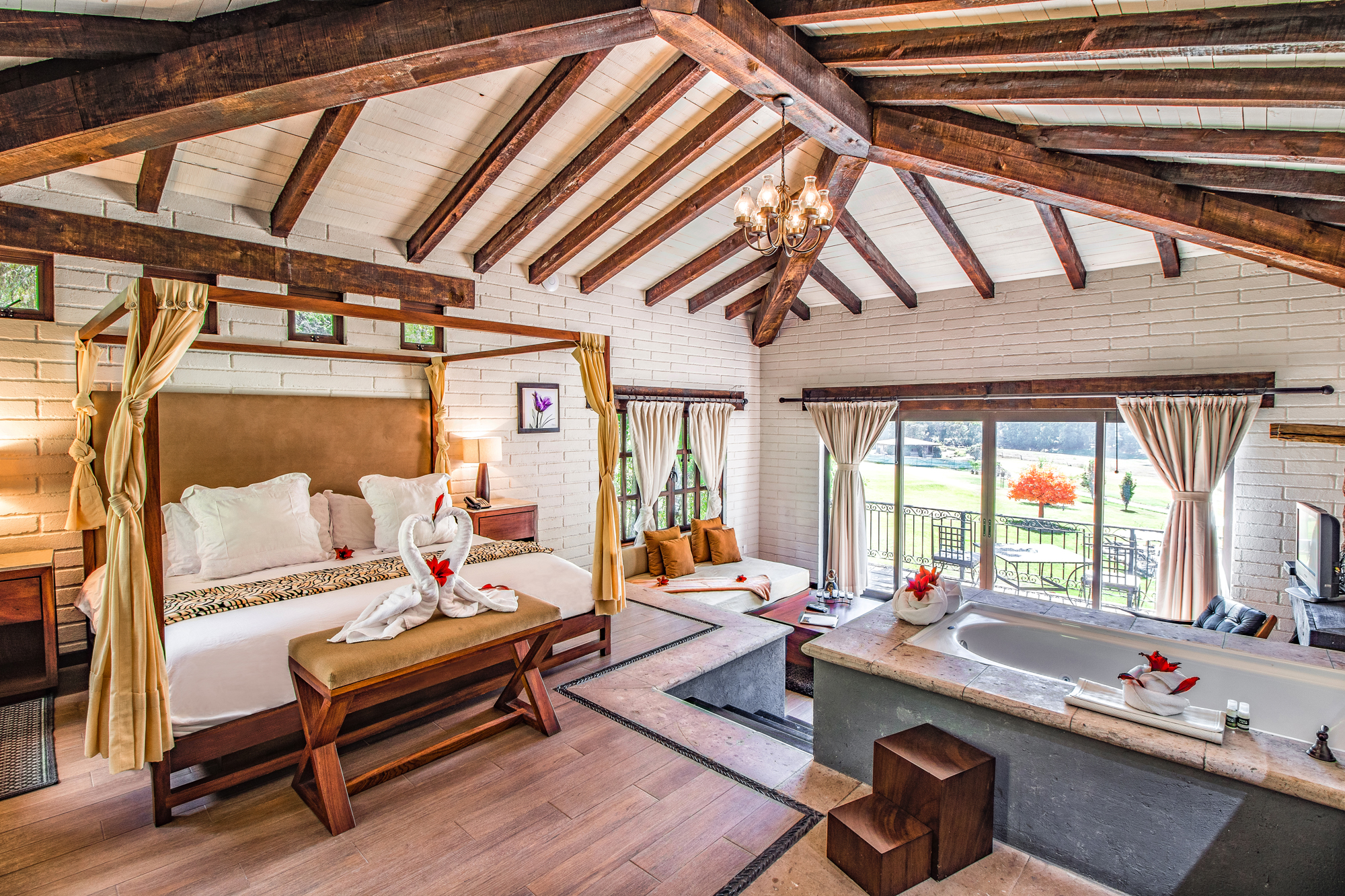 Honeymoon Cabin | Sierra Lago Resort & Spa